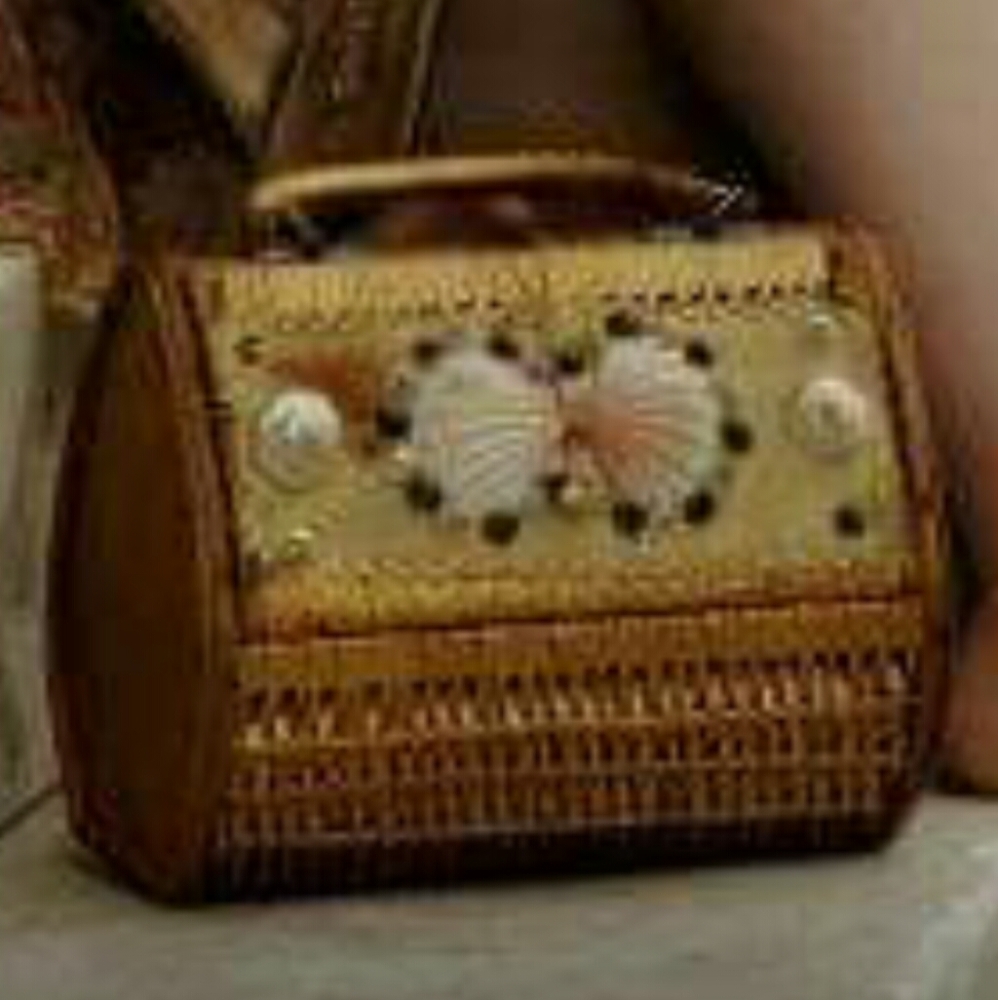 Vintage Sea Shell Wicker Summer Purse - Gem